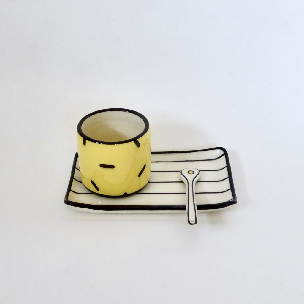 tasse-en-fa-ence-jaune-confetti-aude-lauvergnas-c-ramique